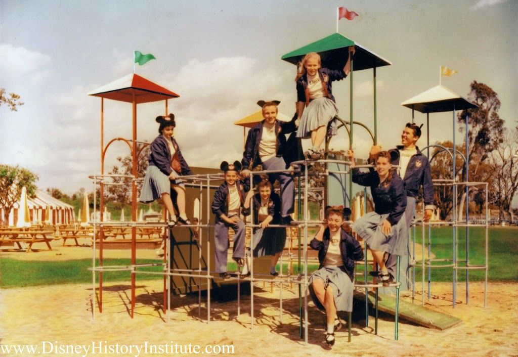 Disney Extinct Attractions: Holidayland