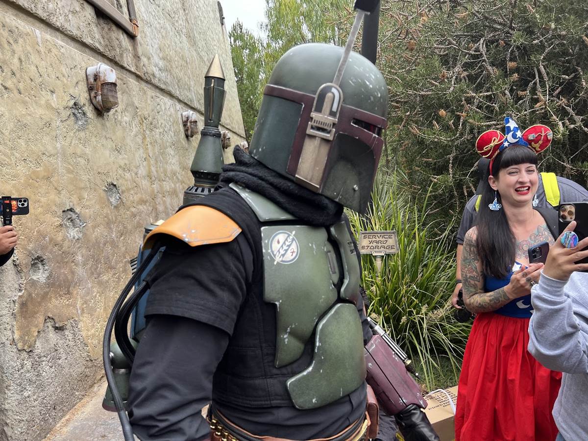 Photos: Boba Fett and Fennec Shand Now Making Appearances at Disneyland’s Star Wars: Galaxy’s Edge