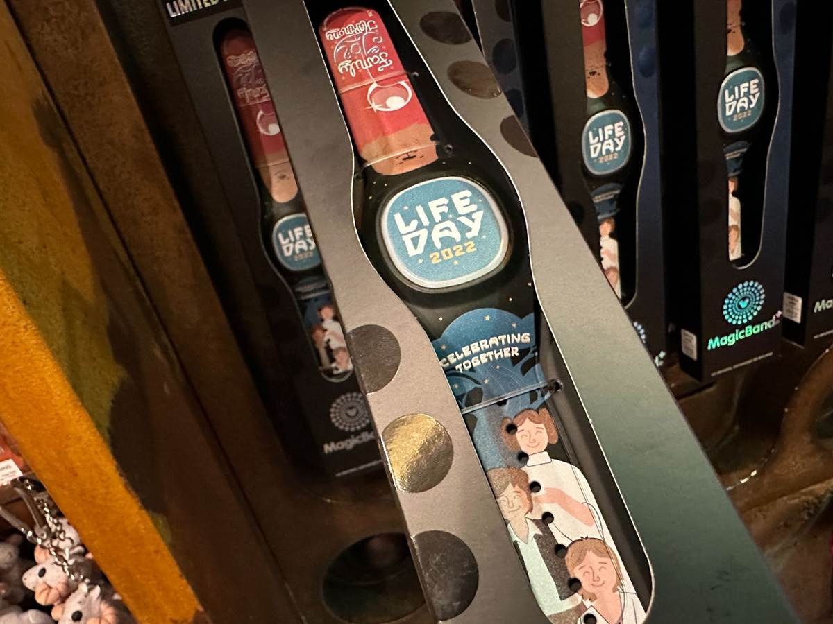 Photos – New Life Day Merchandise Now Available at Star Wars: Galaxy’s ...