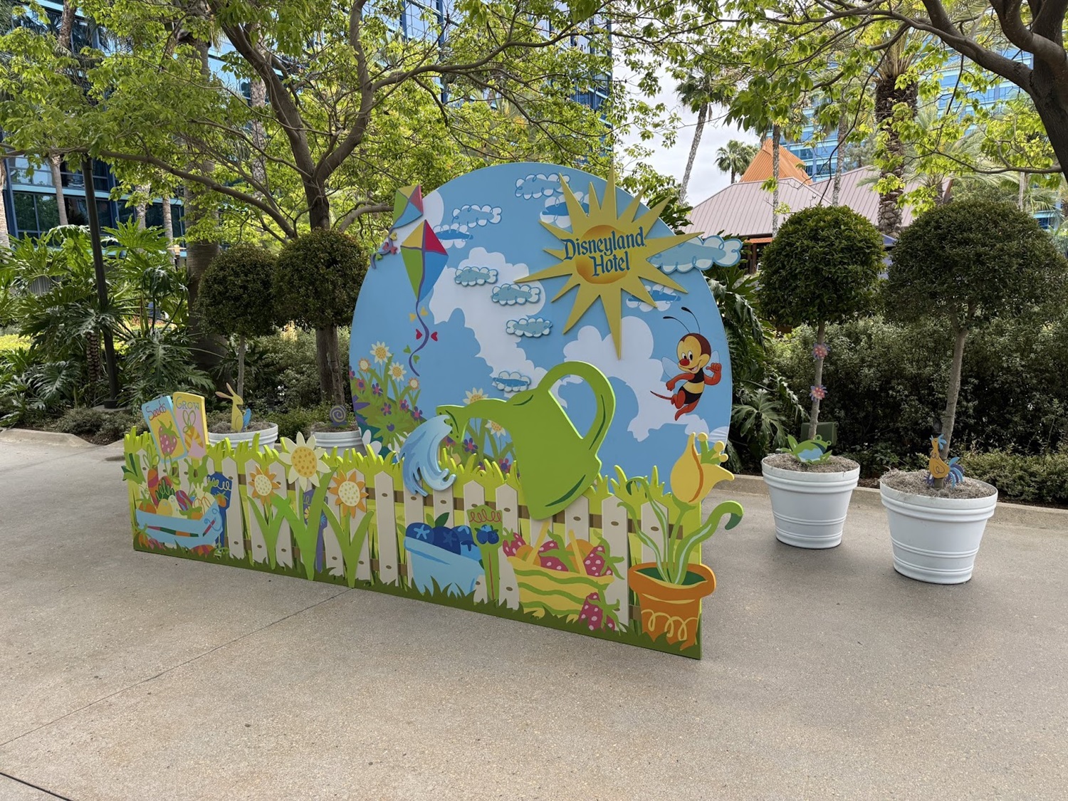 Spike the Bee Crosses the Pollen-Nation and Appears in New Photo Spot ...