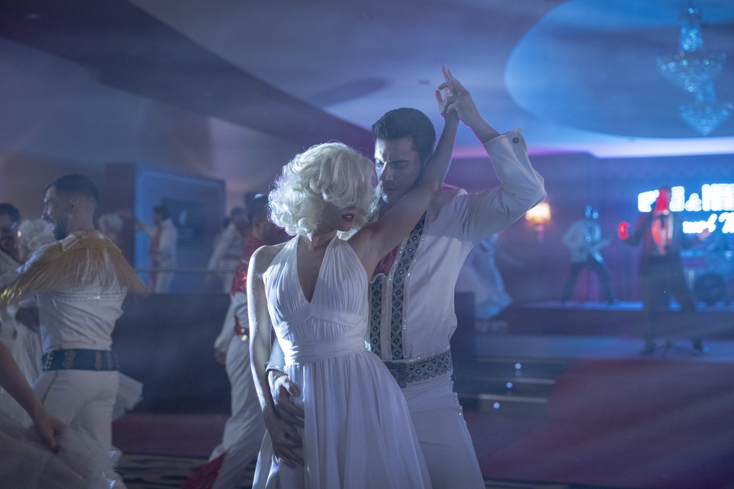 Hulu Debuts Trailer for “Suspicious Minds” – Can Thieves Trust Each Other for Love?