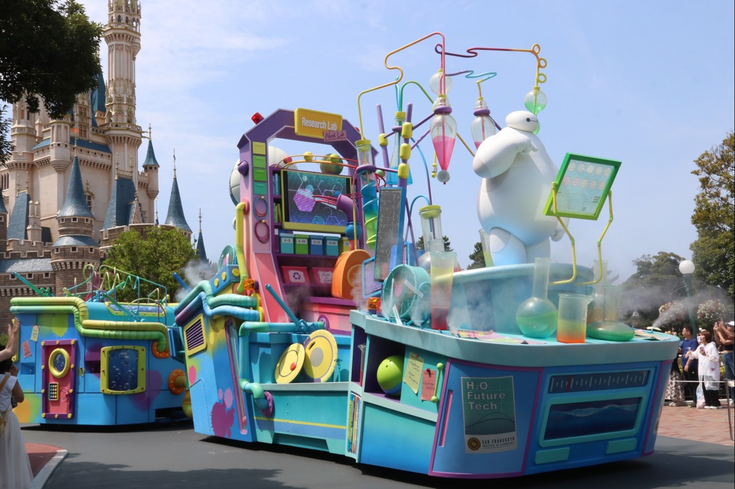 Photos: The Summer Cool-off Event Kicks Off with a Big Splash at Tokyo Disney Resort ...