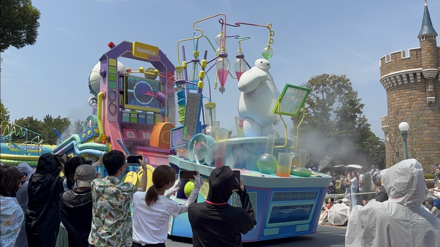 Photos: The Summer Cool-off Event Kicks Off with a Big Splash at Tokyo Disney Resort ...