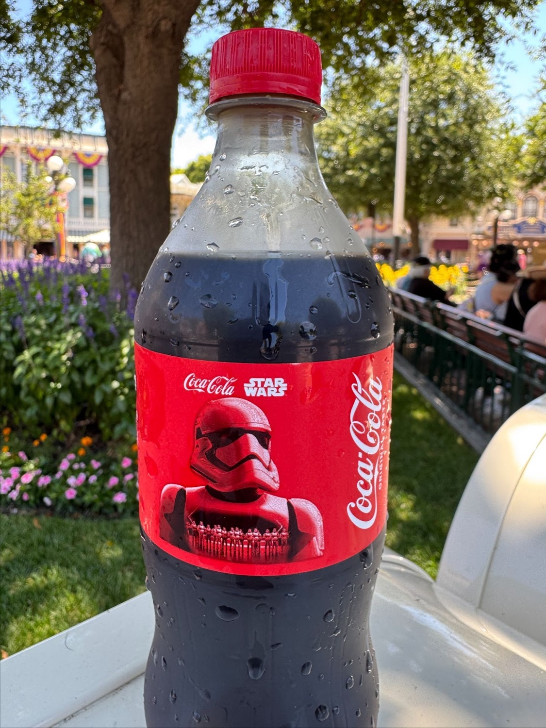 Photos: Park-Exclusive Galaxy's Edge-Inspired Coca-Cola Bottles Land at ...