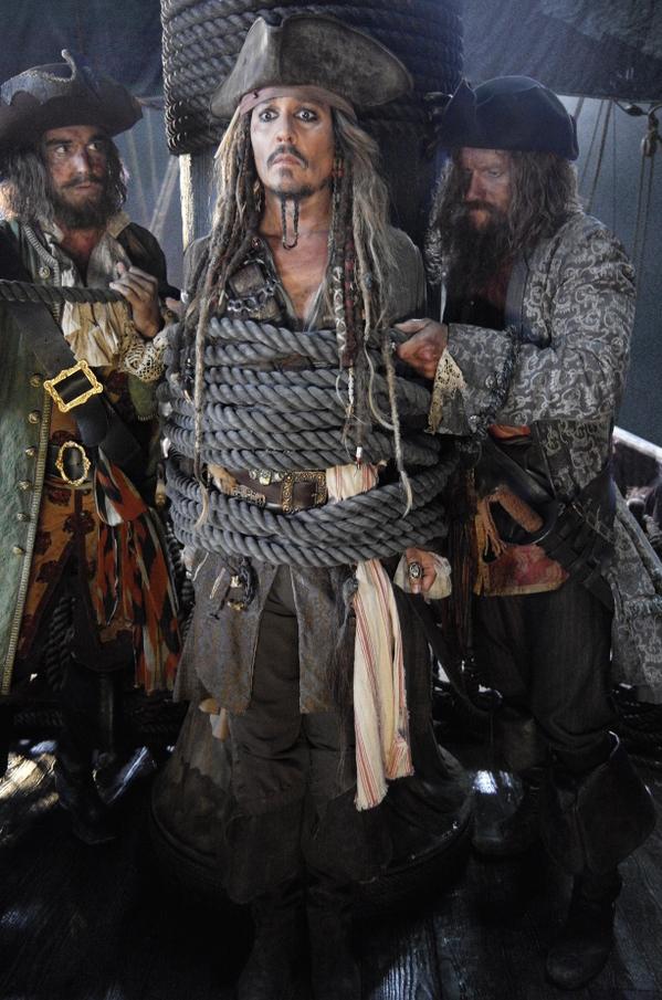 First Look at Captain Jack in Pirates of the Caribbean: Dead Men Tell ...