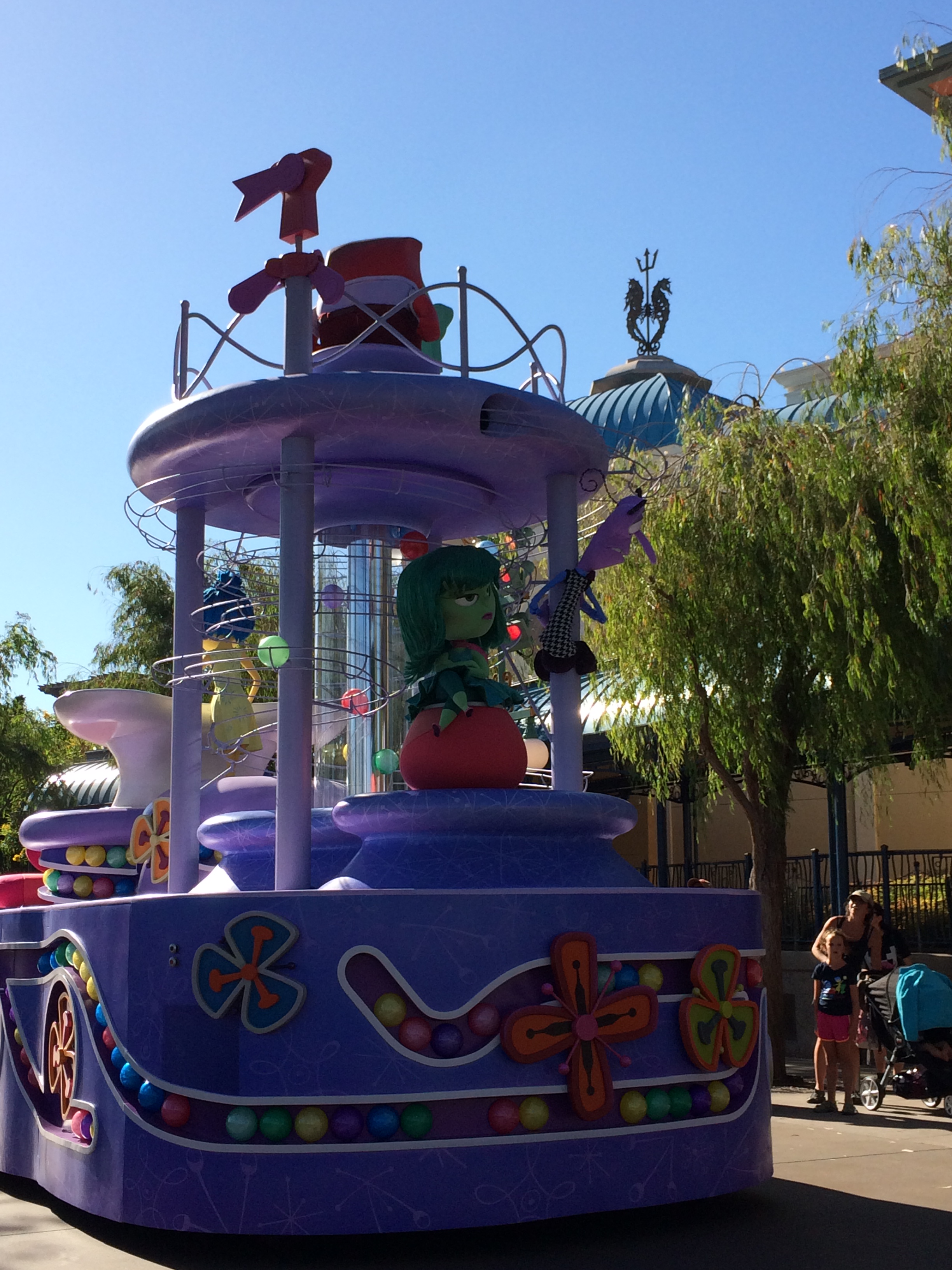 Inside Out Pre-Parade - LaughingPlace.com