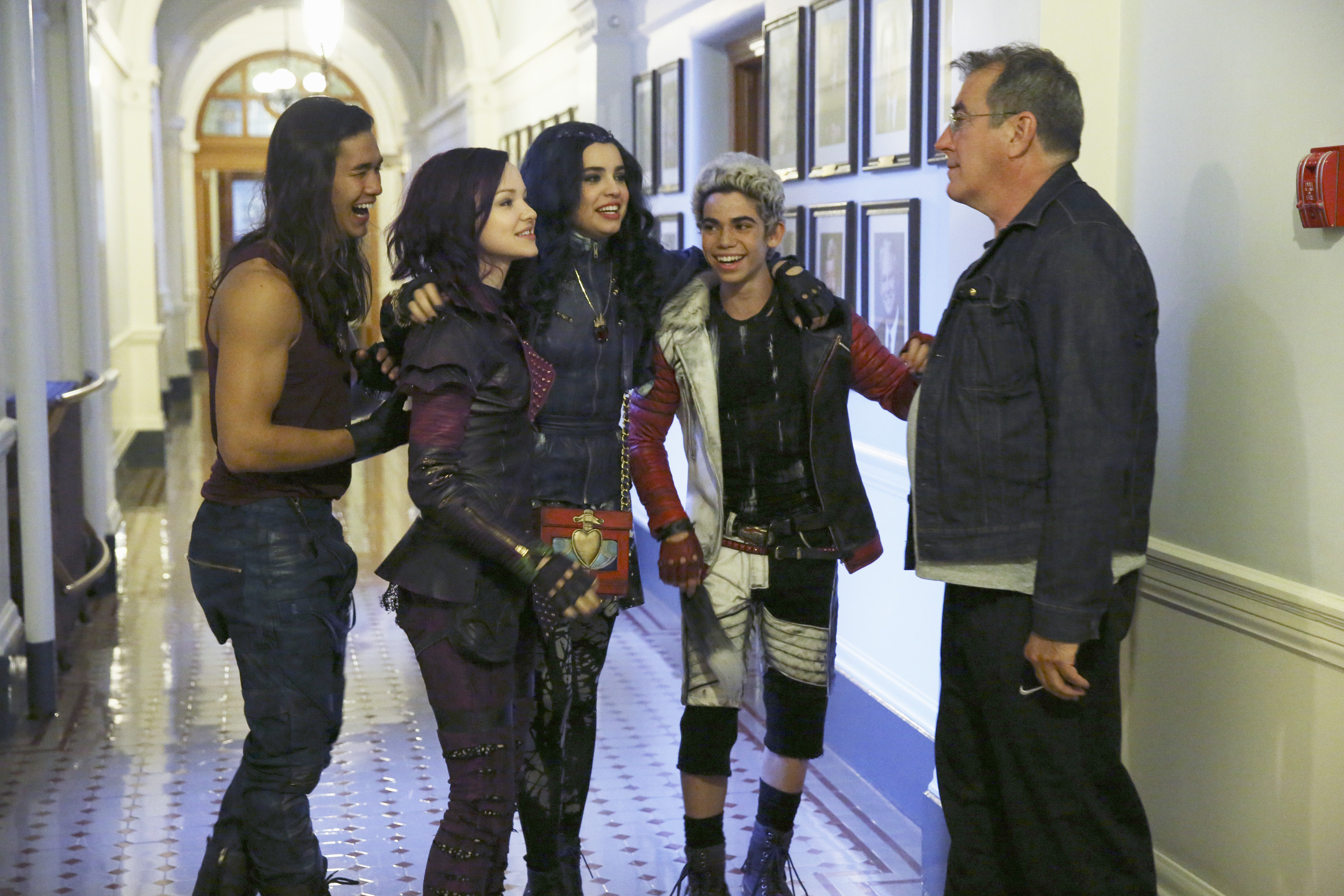 Behind the Scenes Special on Disney Descendants To Air August 9 ...