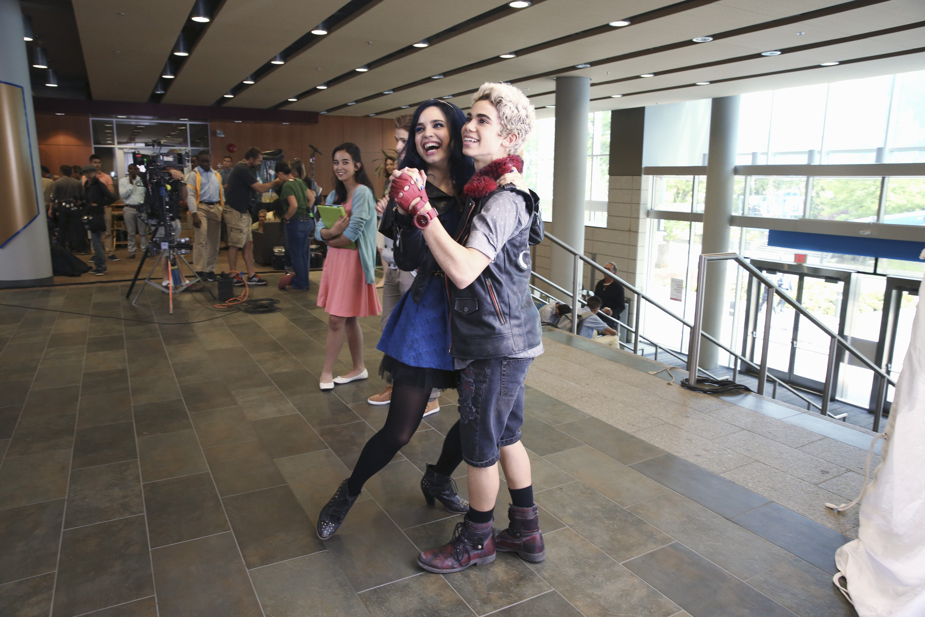 Behind the Scenes Special on Disney Descendants To Air August 9 ...