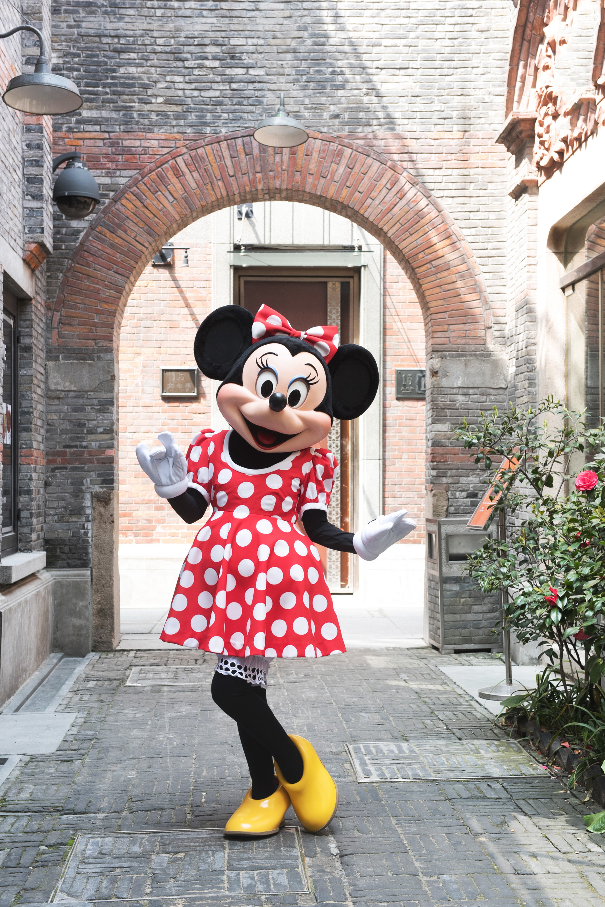 Minnie Mouse Inspires Chinese Fashion Designers - LaughingPlace.com