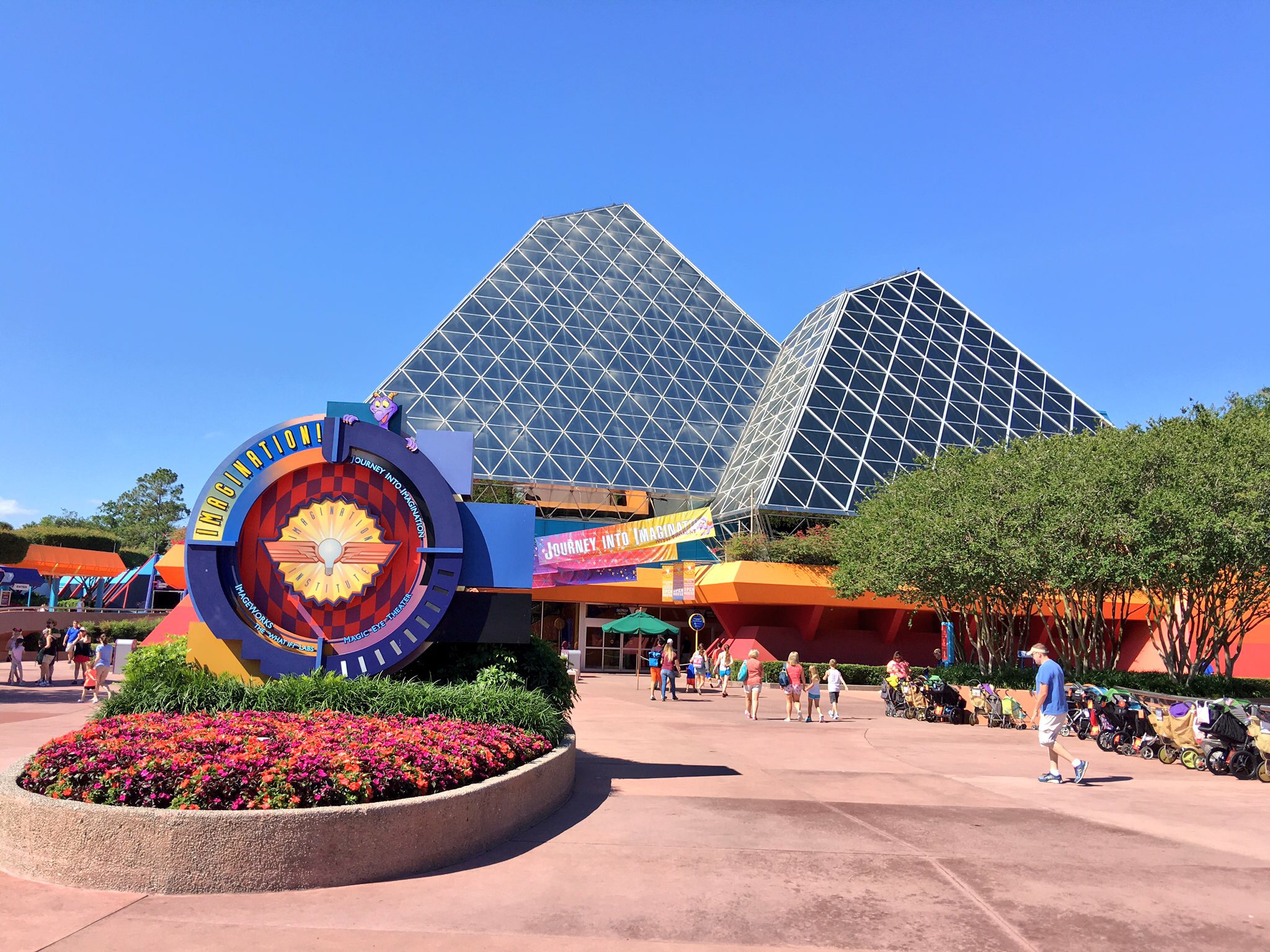 A Look Inside the New Disney Vacation Club Members Lounge Coming to ...