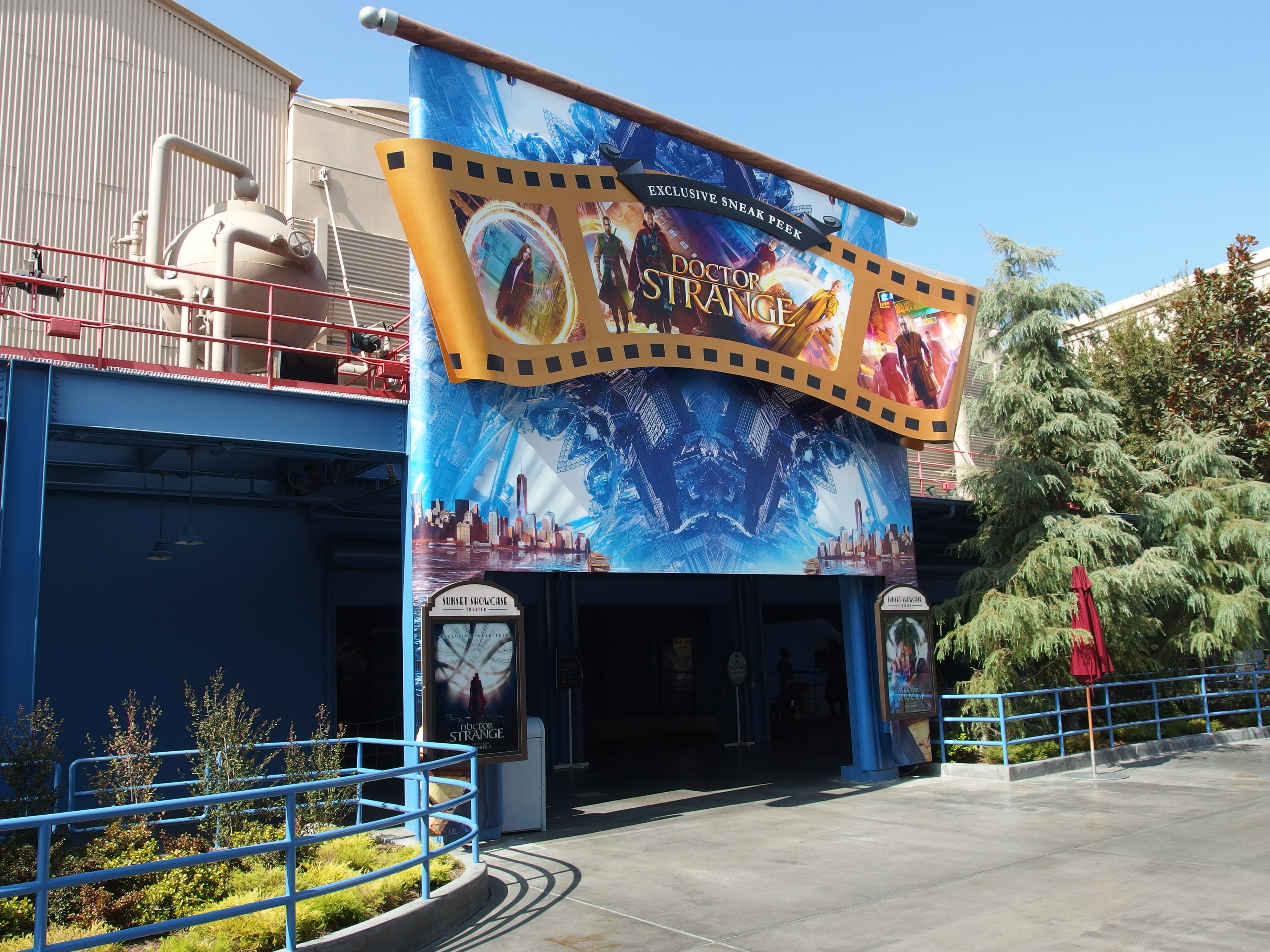 Disneyland Resort Update October 27, 2016: 'Tower'ing Scaffolding and ...