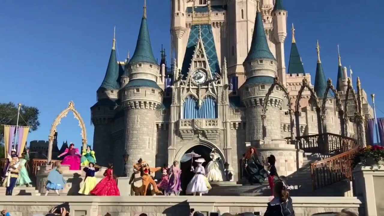 Magic Kingdom Debuts New Welcome Show - LaughingPlace.com