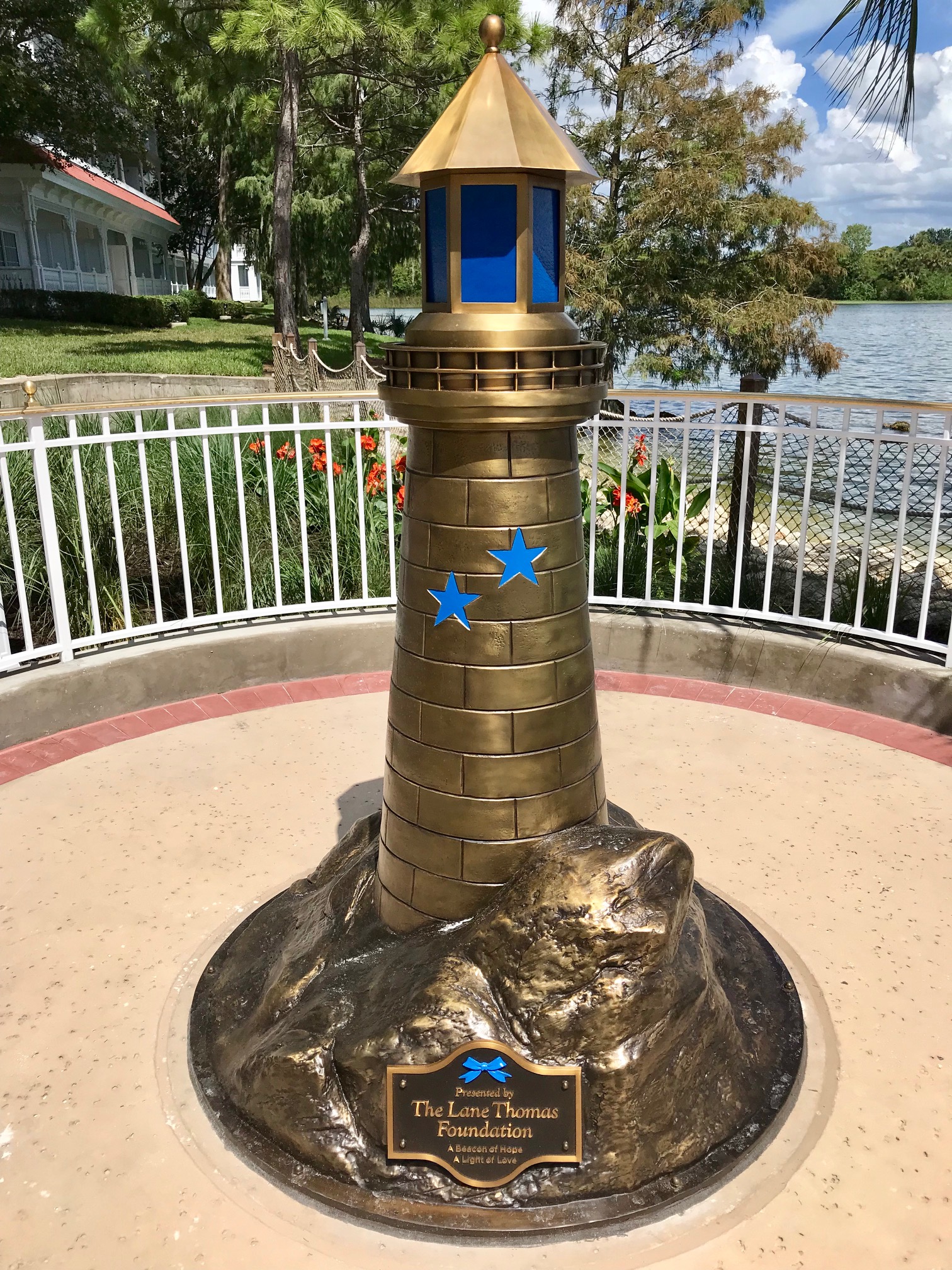 Grand Floridian Debuts Lighthouse Sculpture Dedicated to Lane Thomas ...