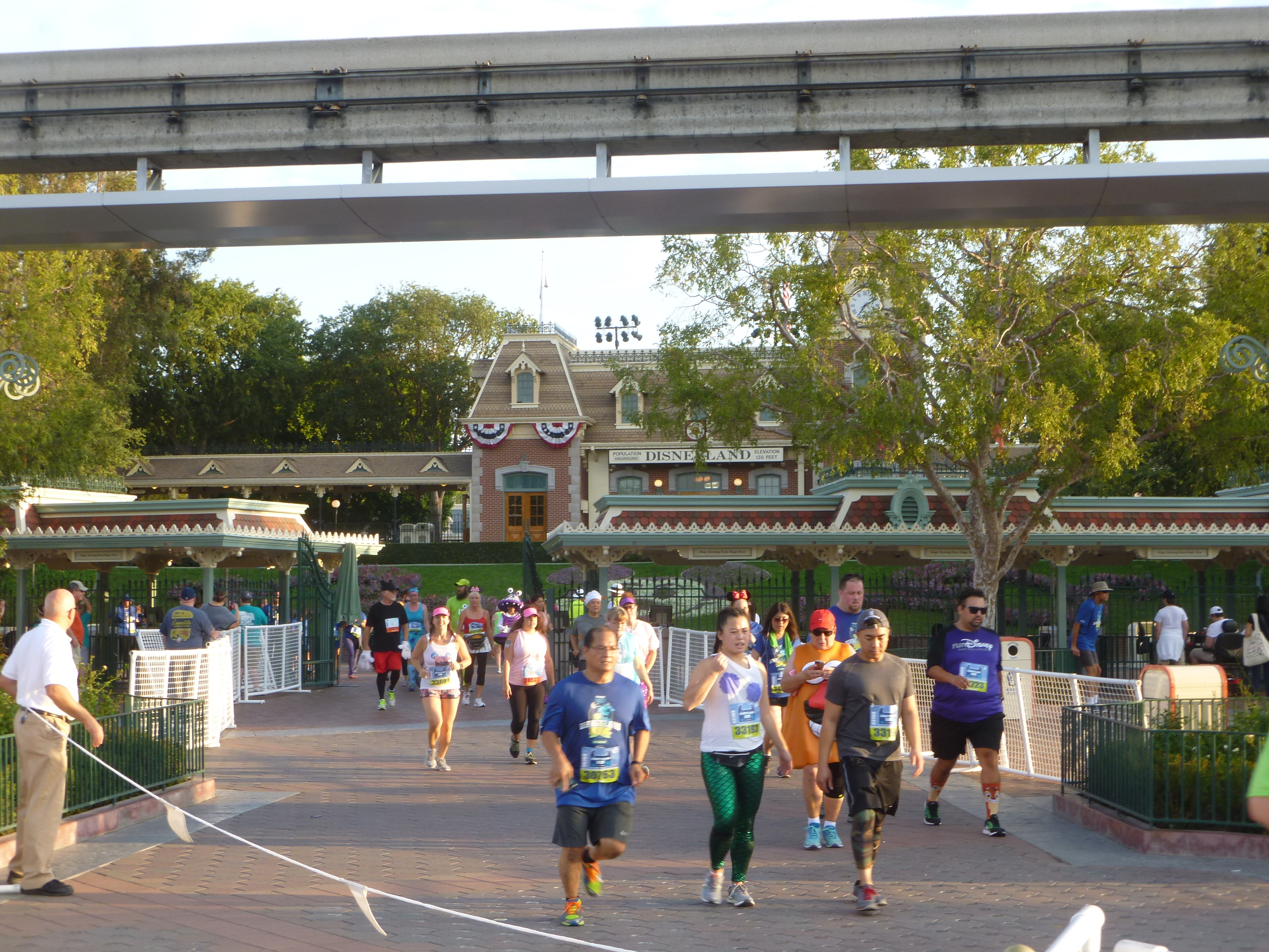 2017 Disneyland Half Marathon Weekend Recap — It's a Hot One ...