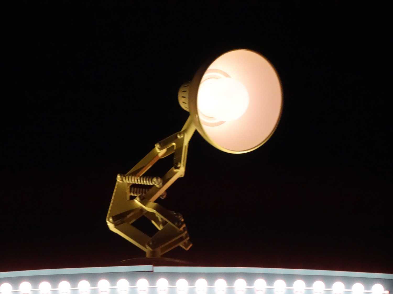 Video Animatronic Luxo Jr Lamp Greets Guests At Disney California