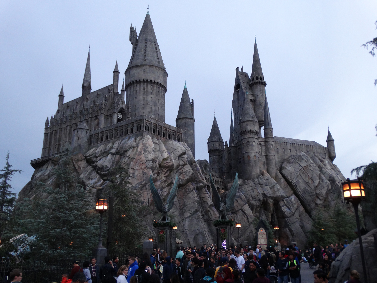 Video: Christmas Returns to The Wizarding World of Harry Potter at ...