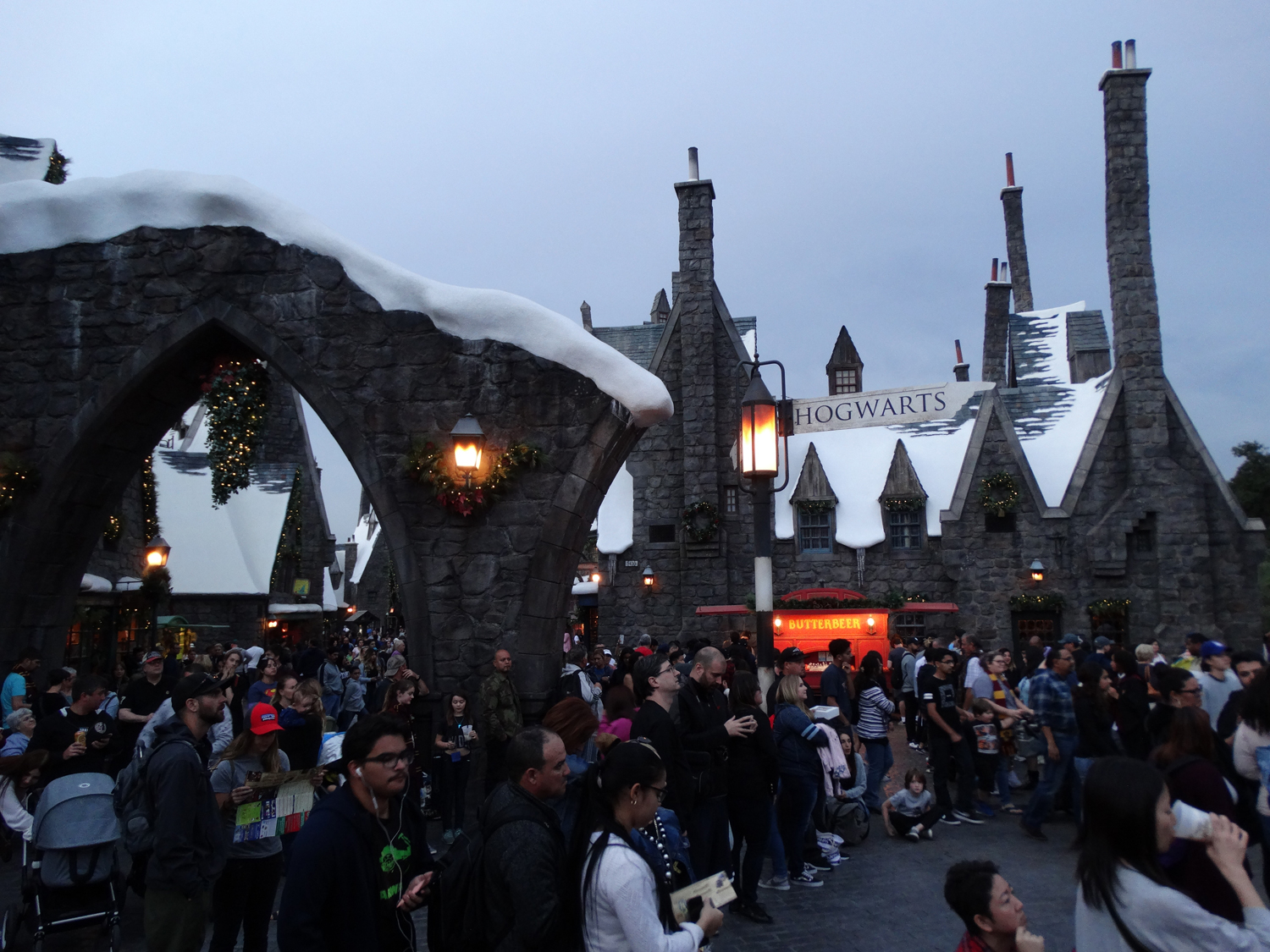 Video: Christmas Returns to The Wizarding World of Harry Potter at ...