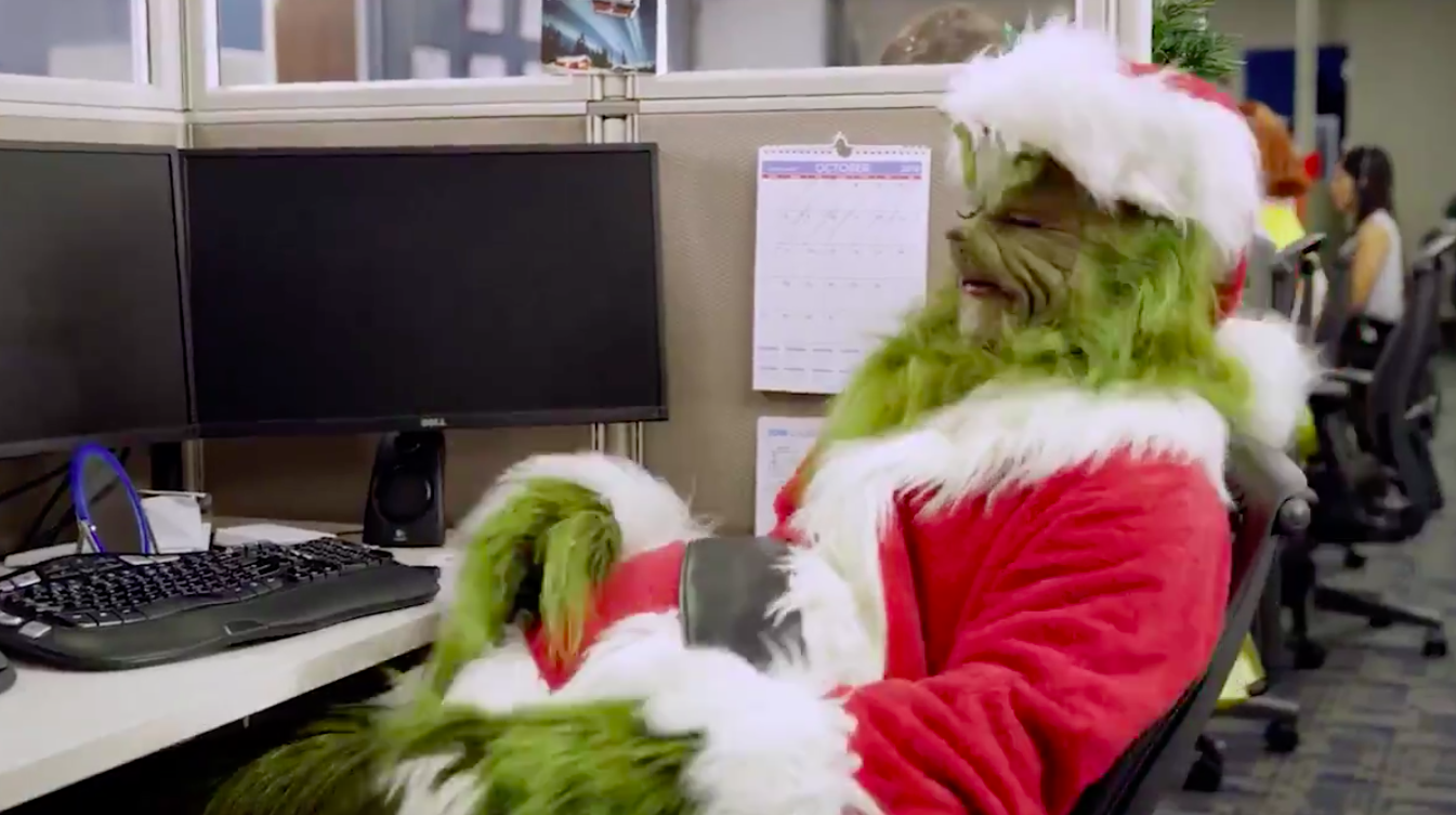 The Grinch Stops by Universal Orlando's Call Center to Help Out for the ...
