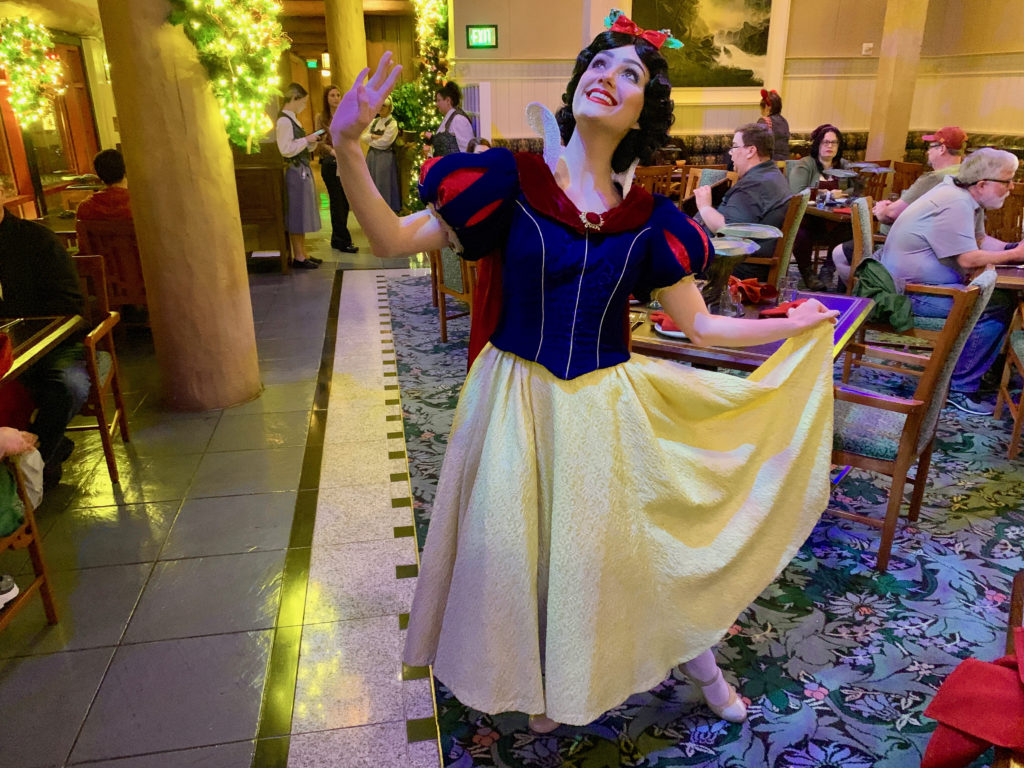 Dining Review: Storybook Dining with Snow White at Artist Point
