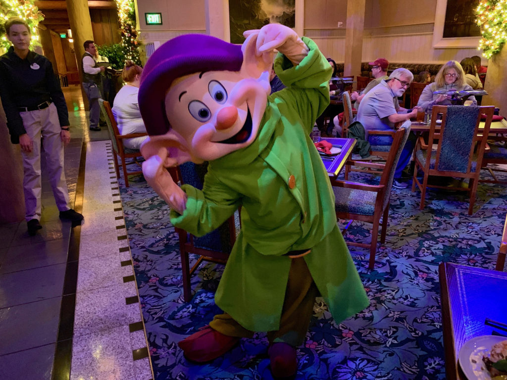 Dining Review: Storybook Dining with Snow White at Artist Point