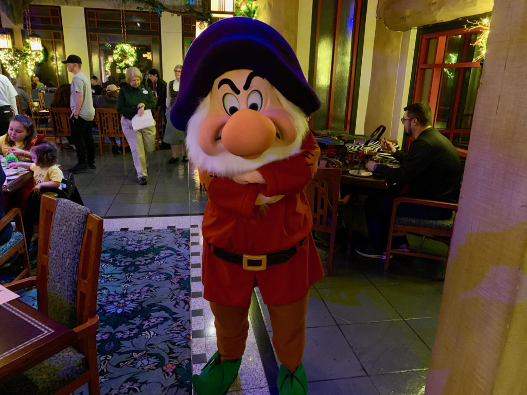 Dining Review: Storybook Dining with Snow White at Artist Point