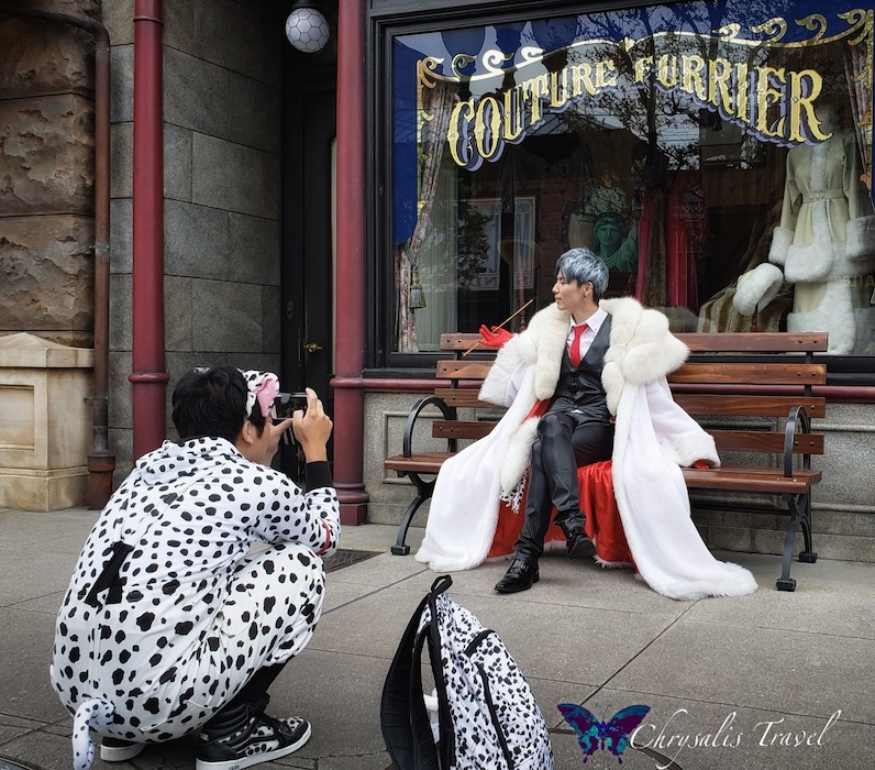 Mesmerizing Halloween Merchandise & Cosplay from the Tokyo Disney ...