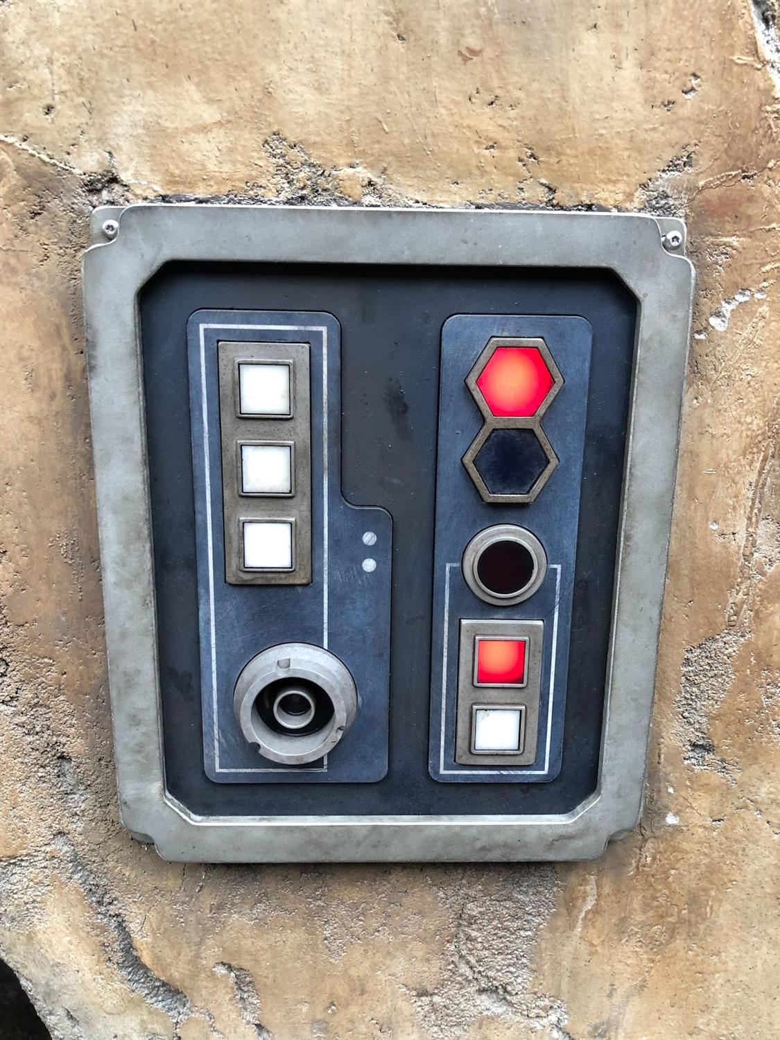 Exploring Star Wars: Galaxy's Edge with the Play Disney Parks App's ...