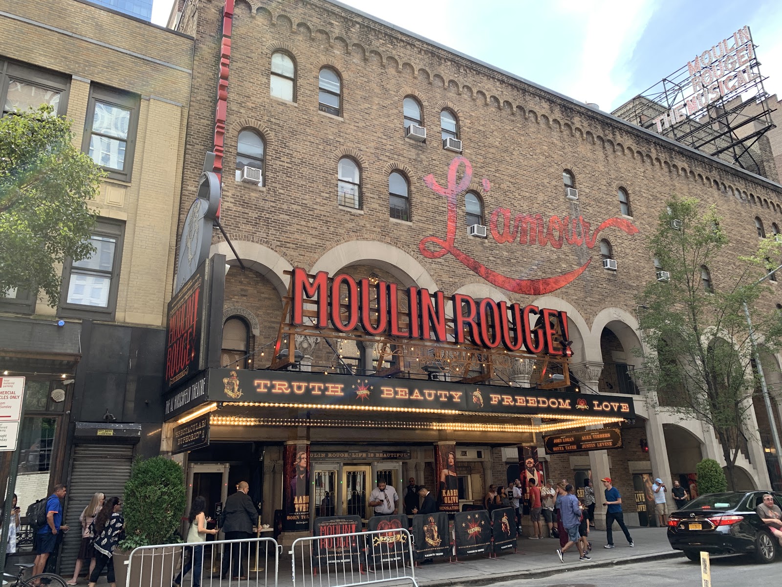 Theater Review: "Moulin Rouge!" (Buena Vista Theatrical ...