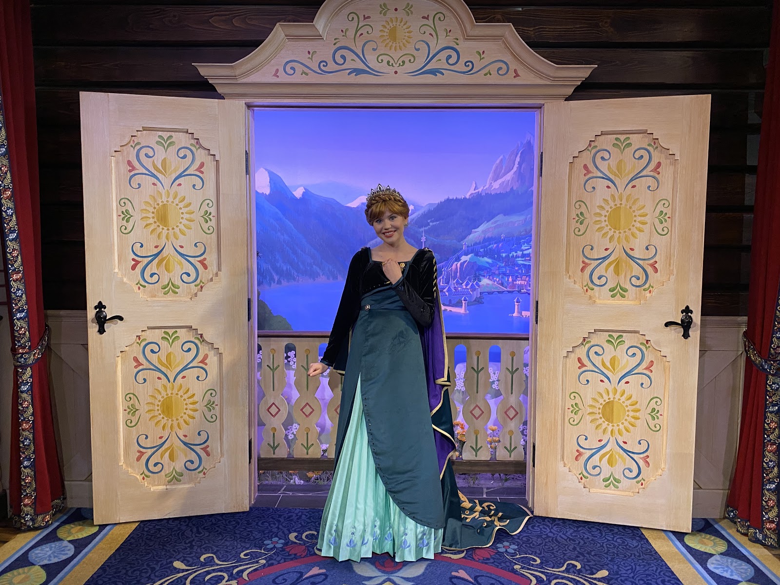 Elsa and Anna Debut New "Frozen 2" Costumes at Epcot - LaughingPlace.com