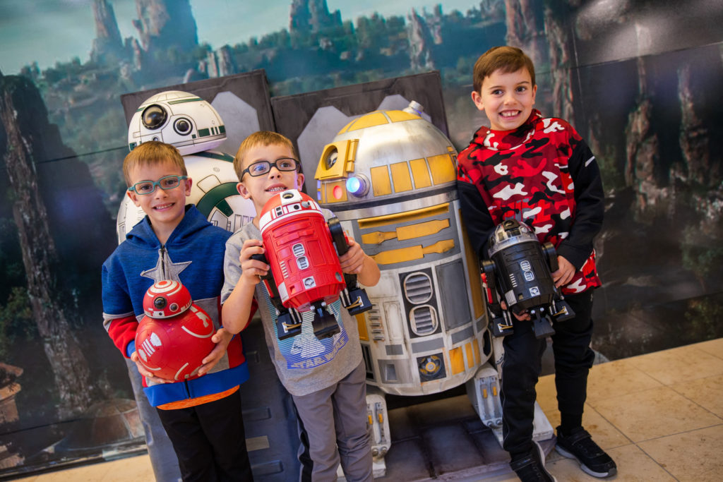 Orlando International Airport Terminals Debut New Star Wars: Galaxy's ...