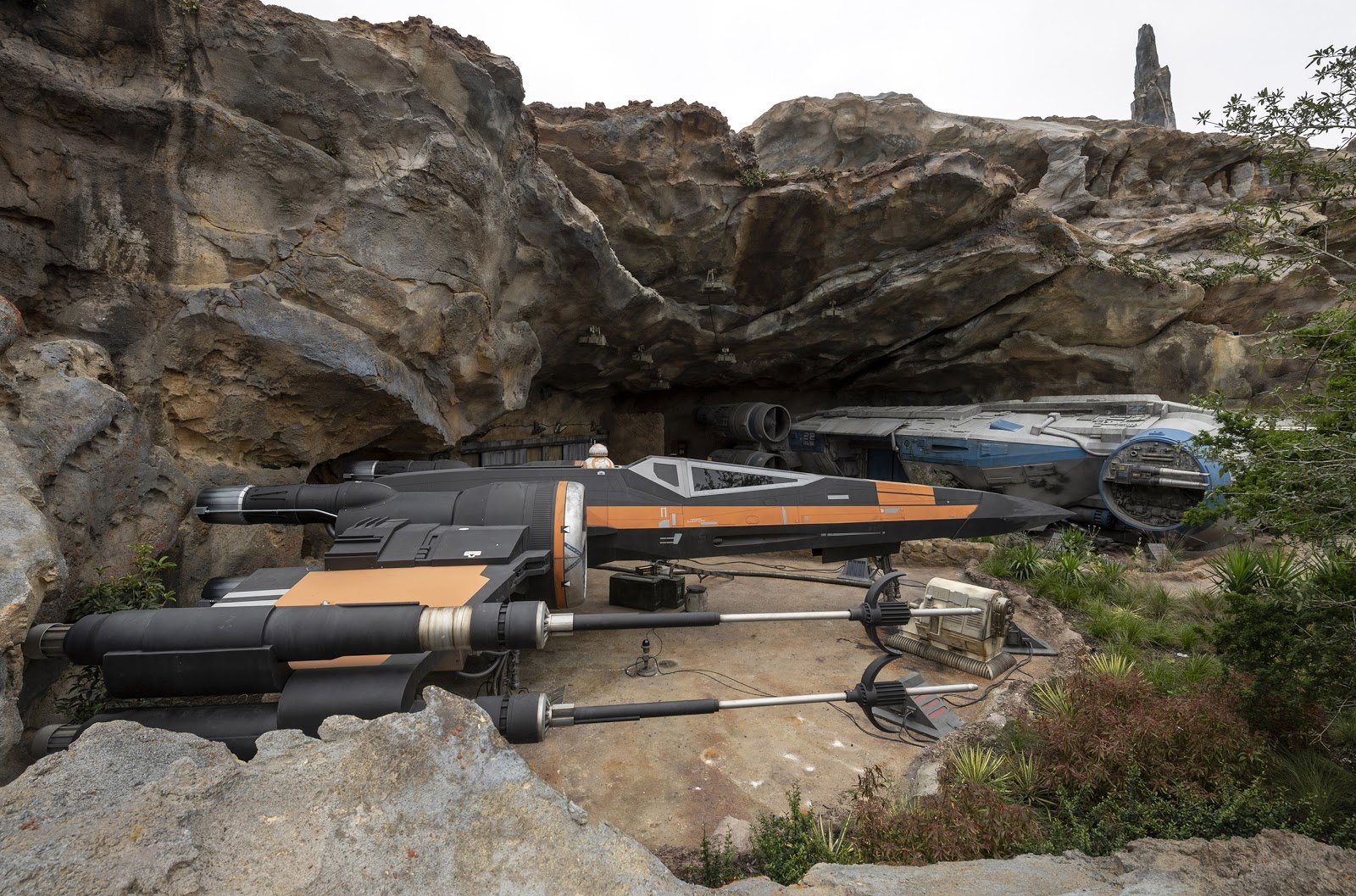 Get a Sneak Peek at "Star Wars: Rise of the Resistance" at Disney's ...