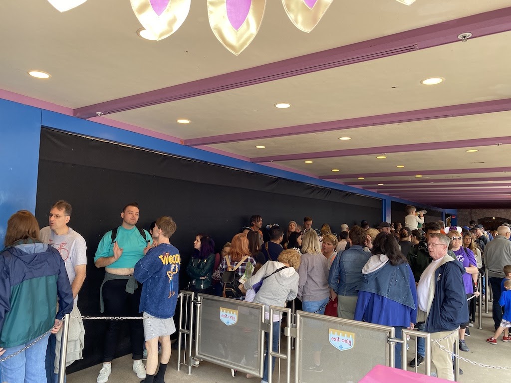 Magic Kingdom's "it's a small world" to Remain Open During Queue ...