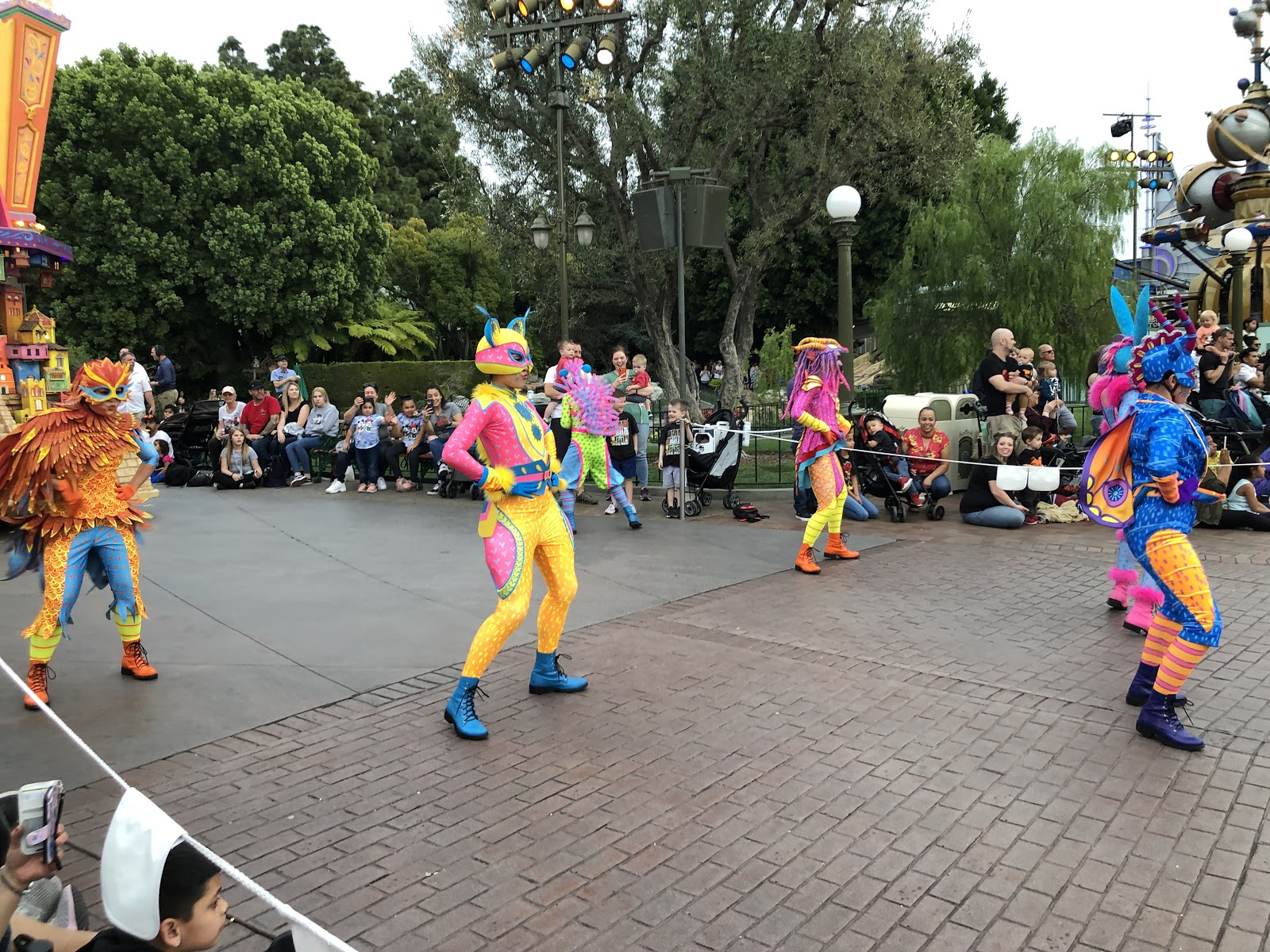 Video/Photos: "Magic Happens" Parade Makes Surprise Debut at Disneyland ...