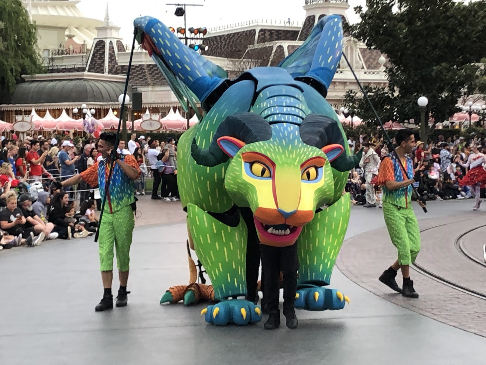 Video/Photos: "Magic Happens" Parade Makes Surprise Debut at Disneyland ...