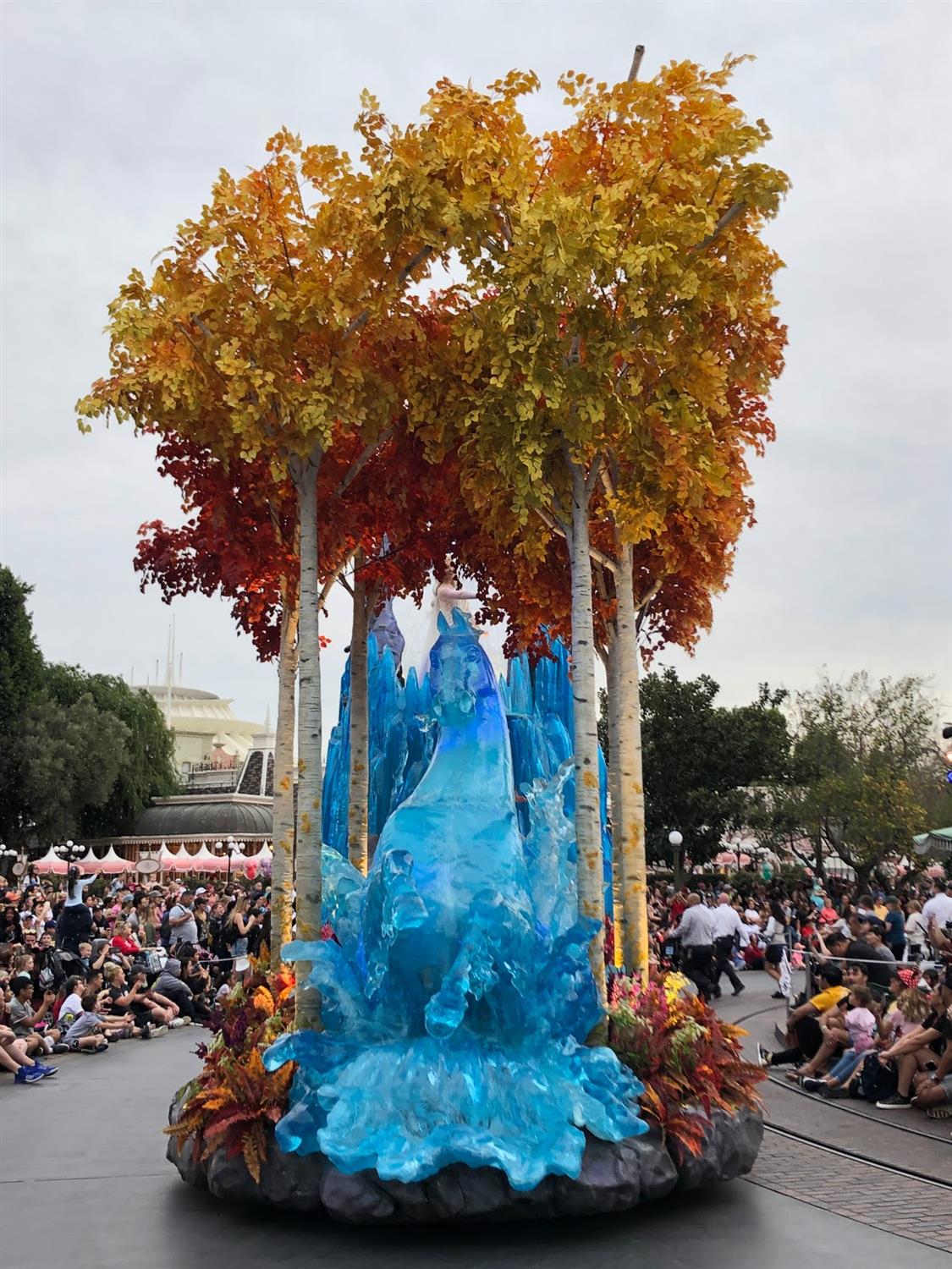 Video/Photos: "Magic Happens" Parade Makes Surprise Debut at Disneyland ...