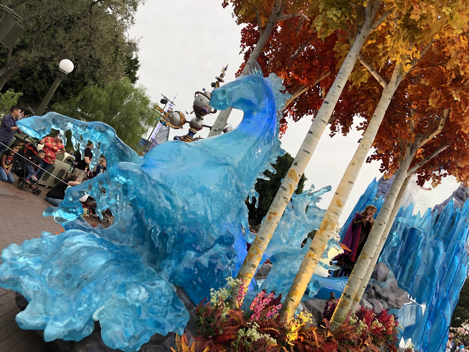 Video/Photos: "Magic Happens" Parade Makes Surprise Debut at Disneyland ...
