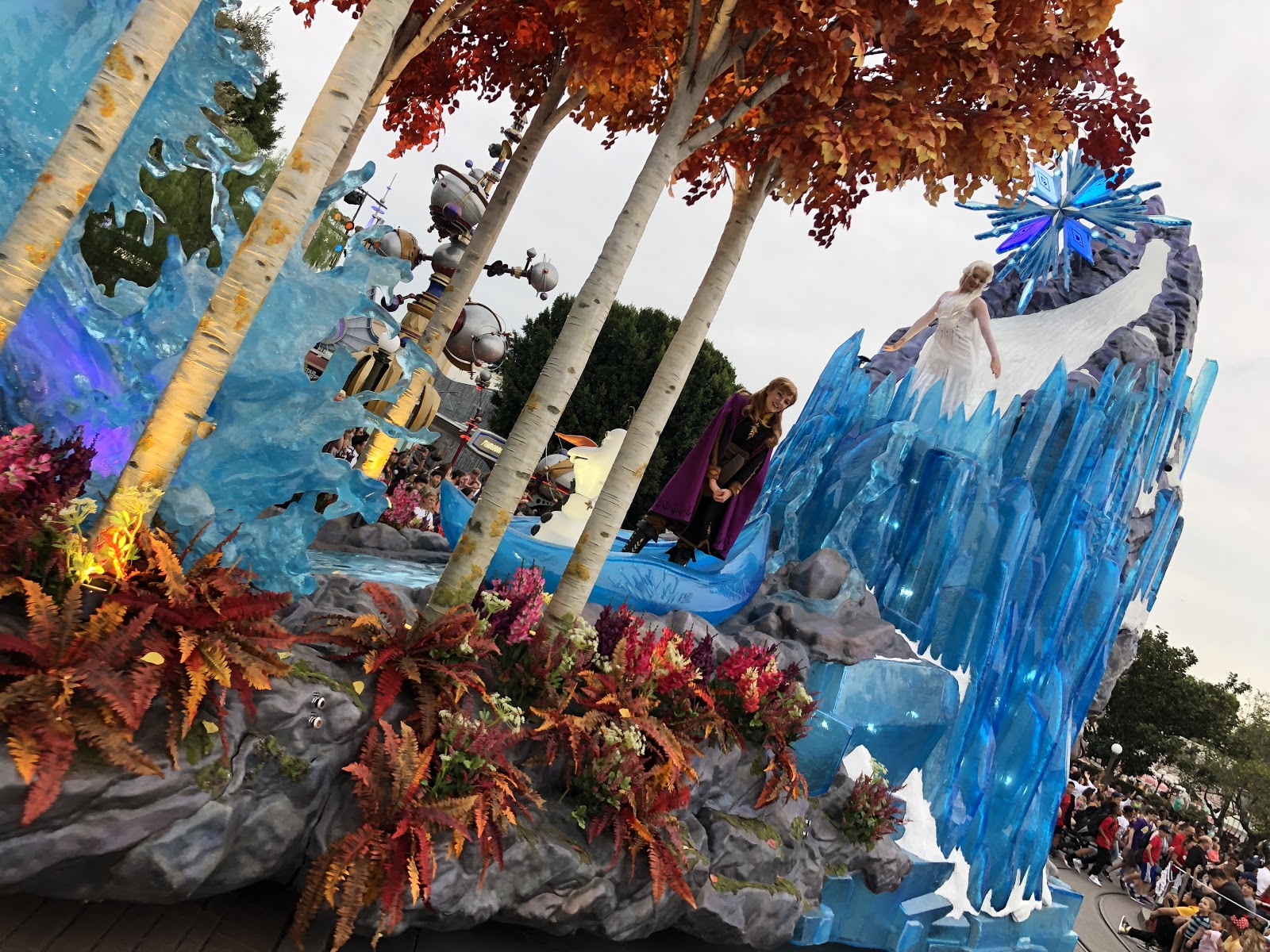 Video/Photos: "Magic Happens" Parade Makes Surprise Debut at Disneyland ...