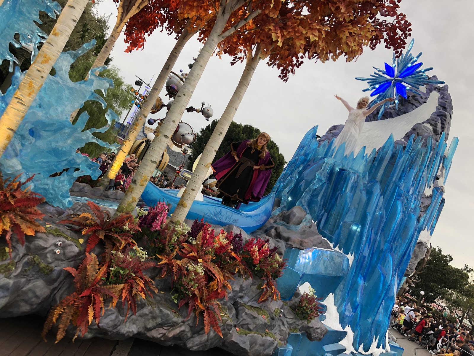 Video/Photos: "Magic Happens" Parade Makes Surprise Debut at Disneyland ...