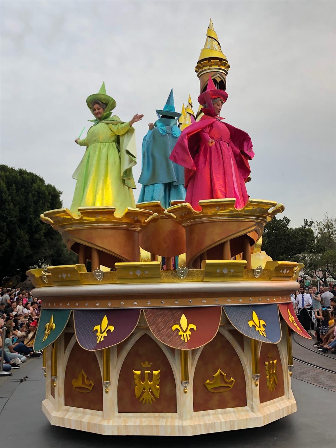 Video/Photos: "Magic Happens" Parade Makes Surprise Debut at Disneyland ...