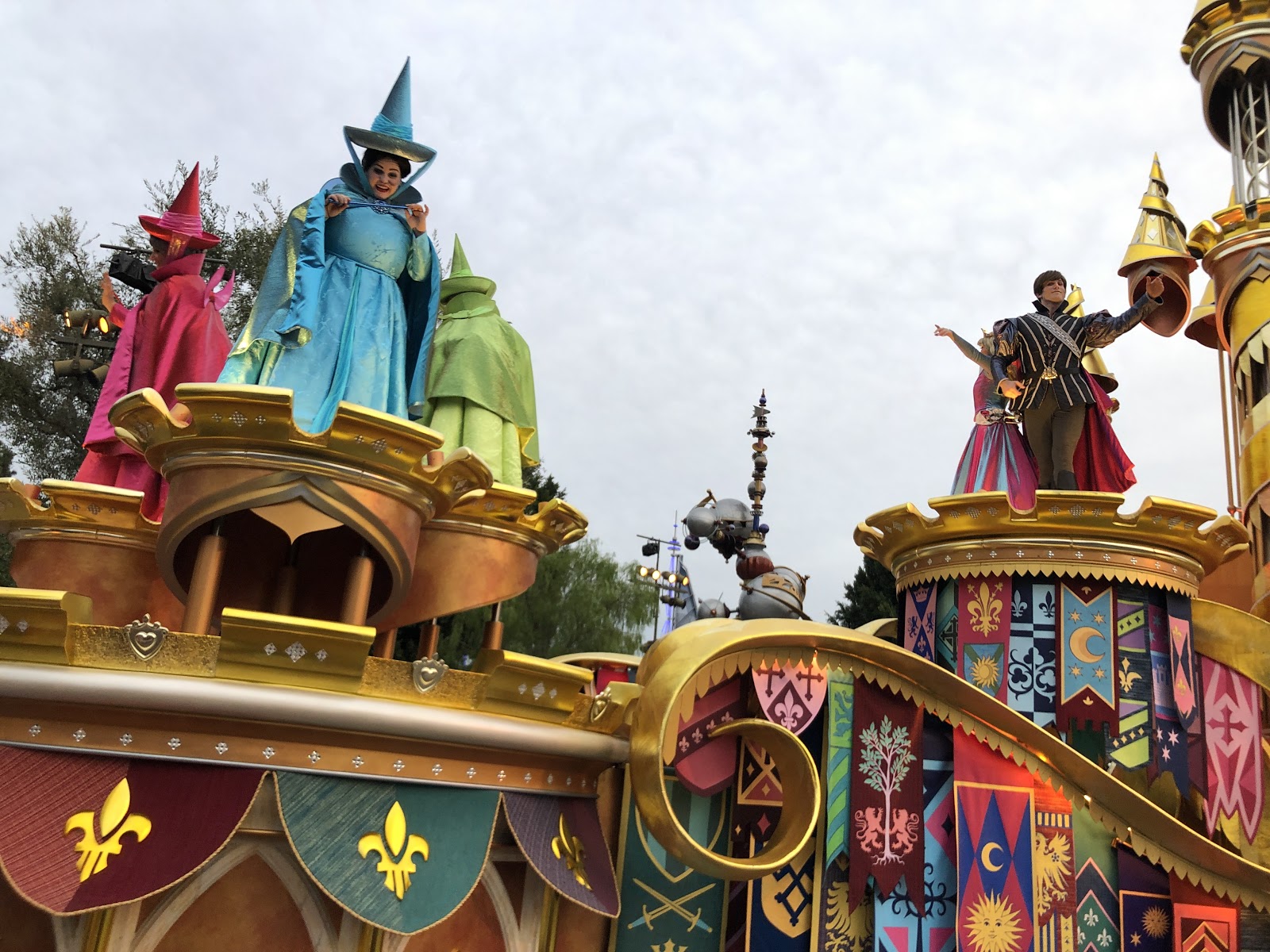 Video/Photos: "Magic Happens" Parade Makes Surprise Debut at Disneyland ...