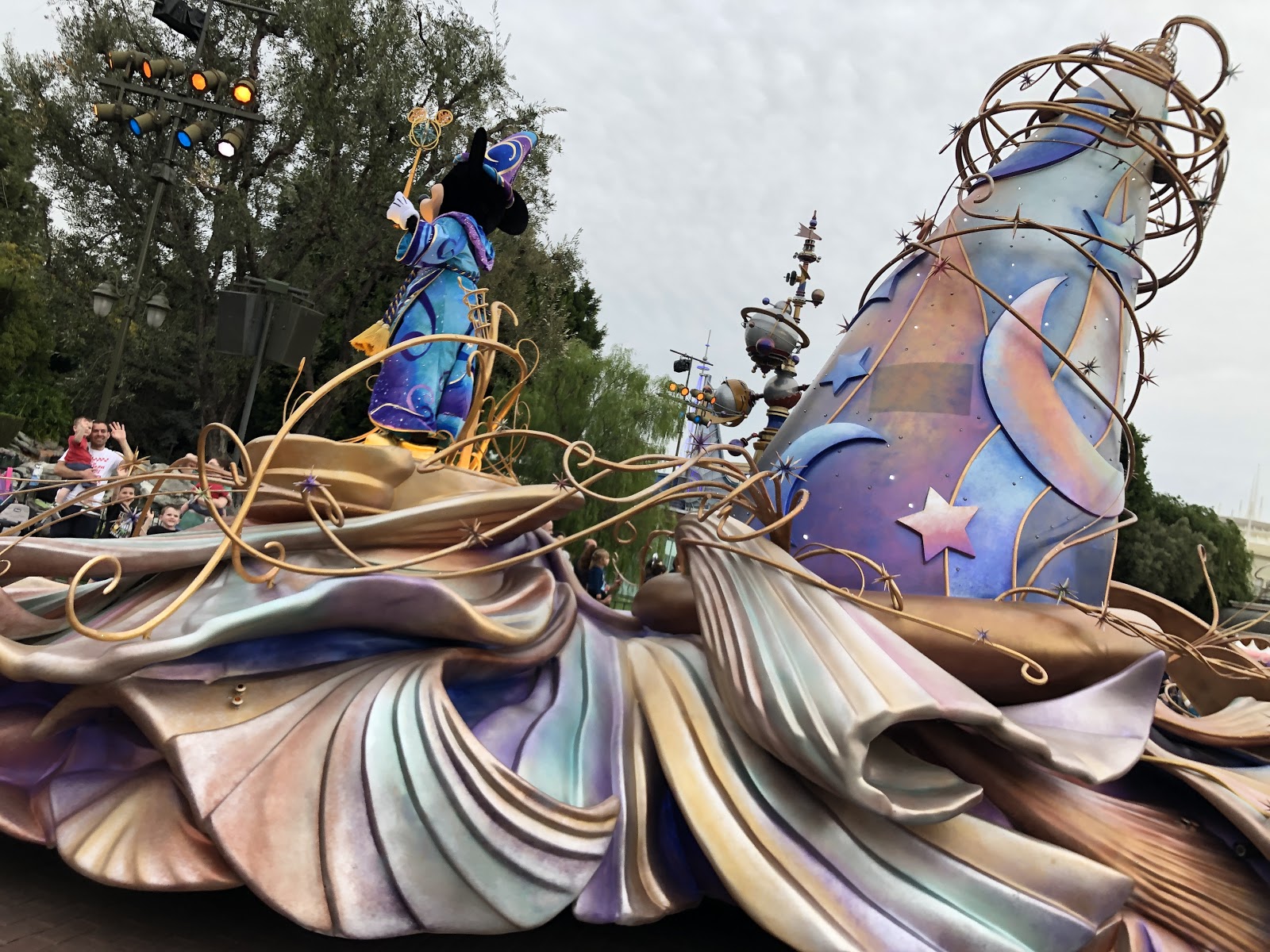 Video/Photos: "Magic Happens" Parade Makes Surprise Debut at Disneyland ...