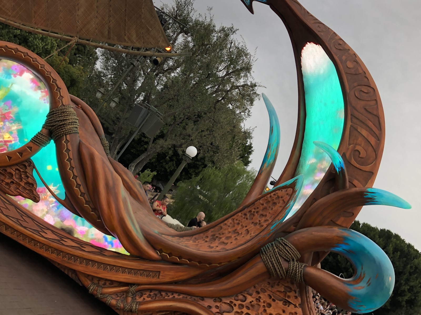 Video/Photos: "Magic Happens" Parade Makes Surprise Debut at Disneyland ...