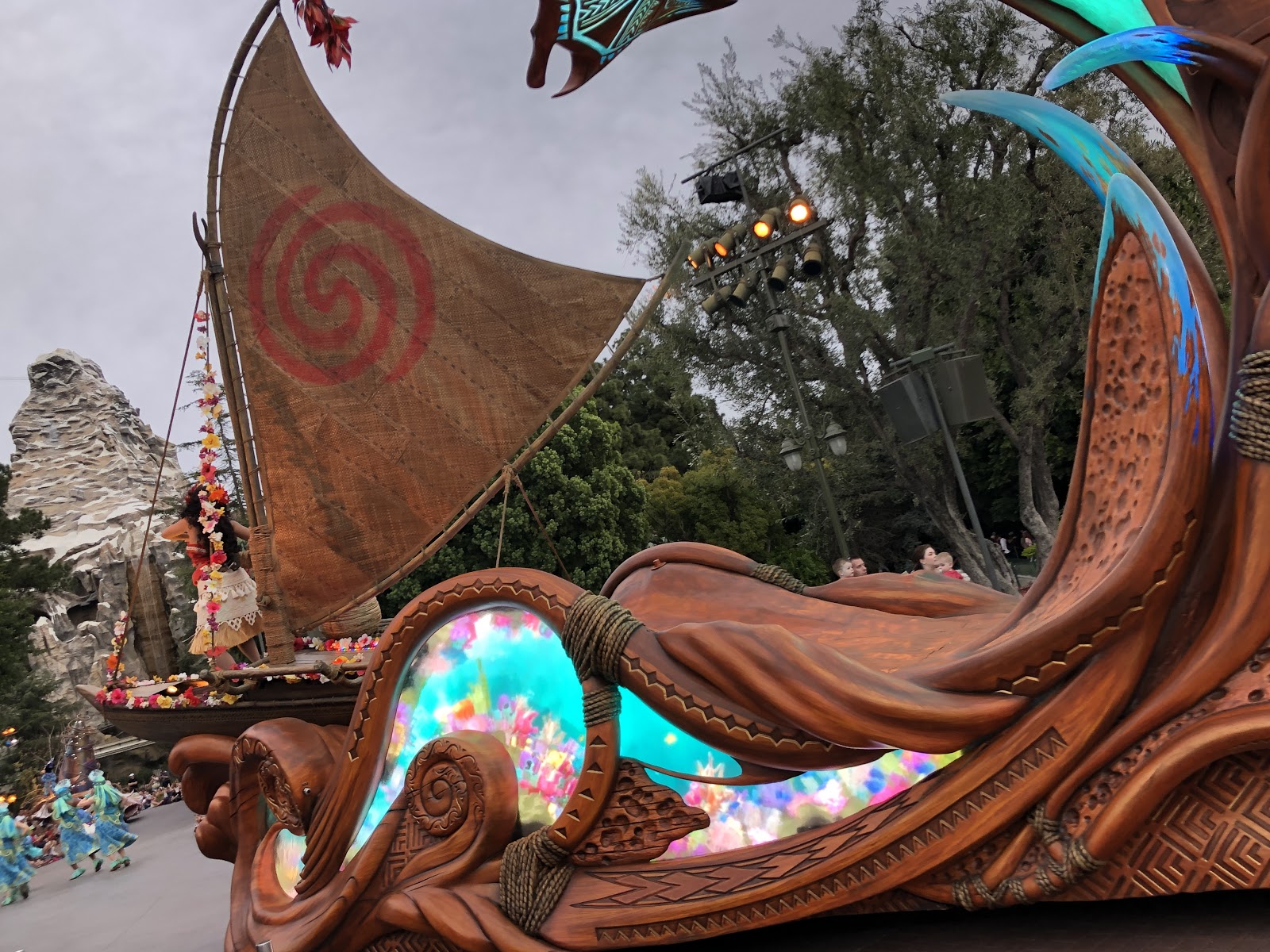 Video/Photos: "Magic Happens" Parade Makes Surprise Debut at Disneyland ...