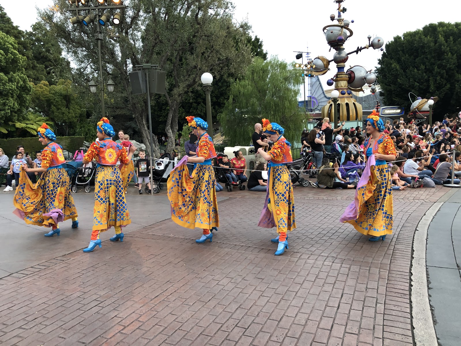 Video/Photos: "Magic Happens" Parade Makes Surprise Debut at Disneyland ...