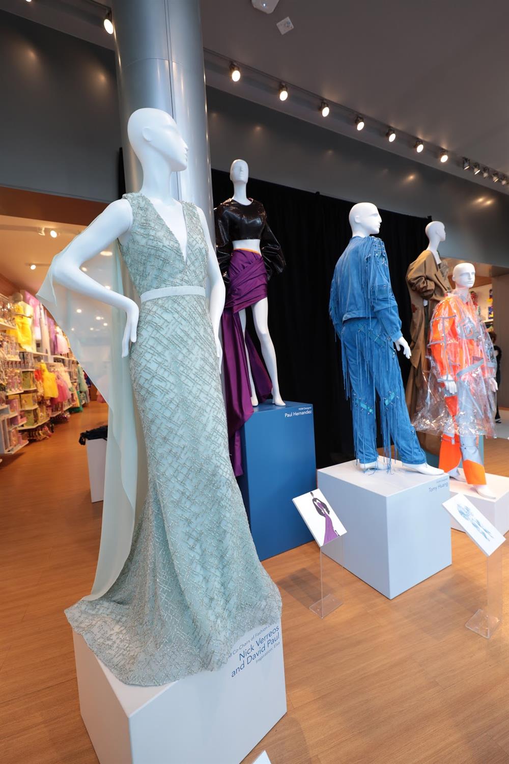 Photos/Video: "Frozen 2" Fashion Window Display Created by FIDM in ...