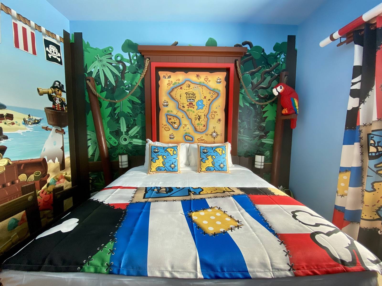 First Look - LEGOLAND Pirate Island Hotel at LEGOLAND Florida ...