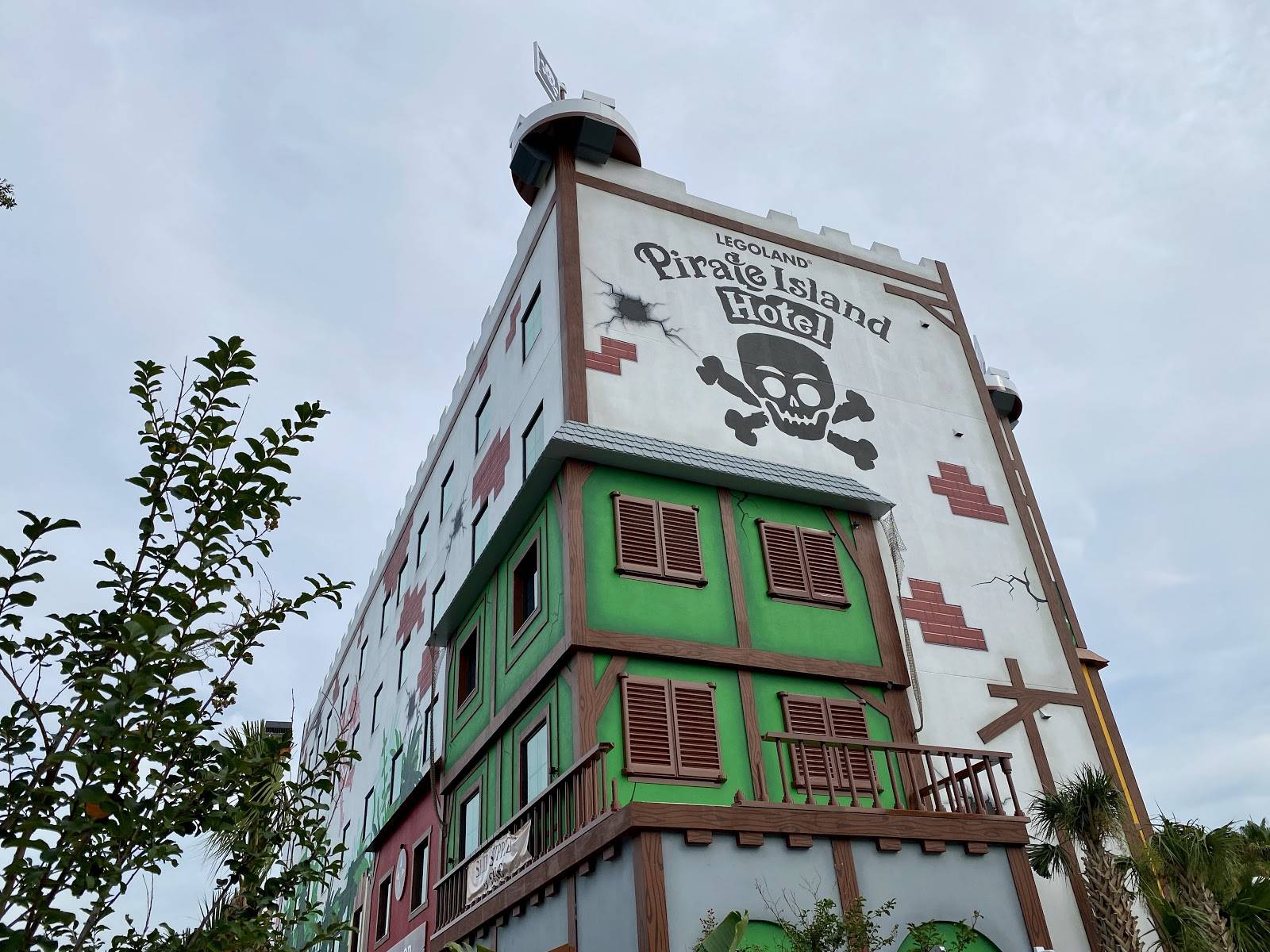 First Look - LEGOLAND Pirate Island Hotel at LEGOLAND Florida ...