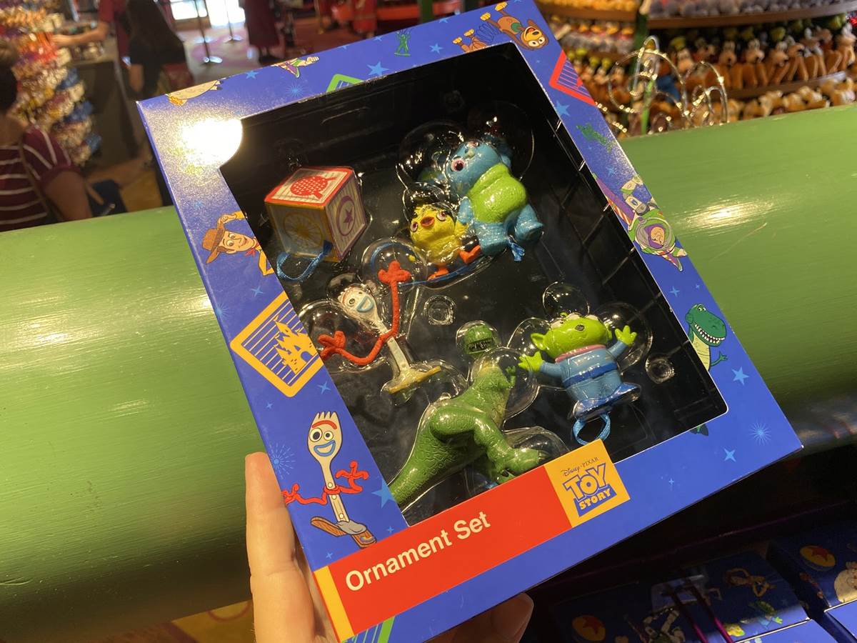 New Themed Ornament Box Sets Spotted at Walt Disney World ...