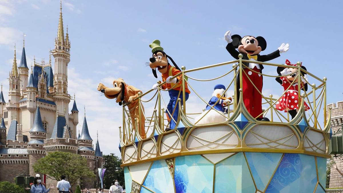 Tokyo Disney Resort Operator Cuts Winter Bonuses for Cast Members ...