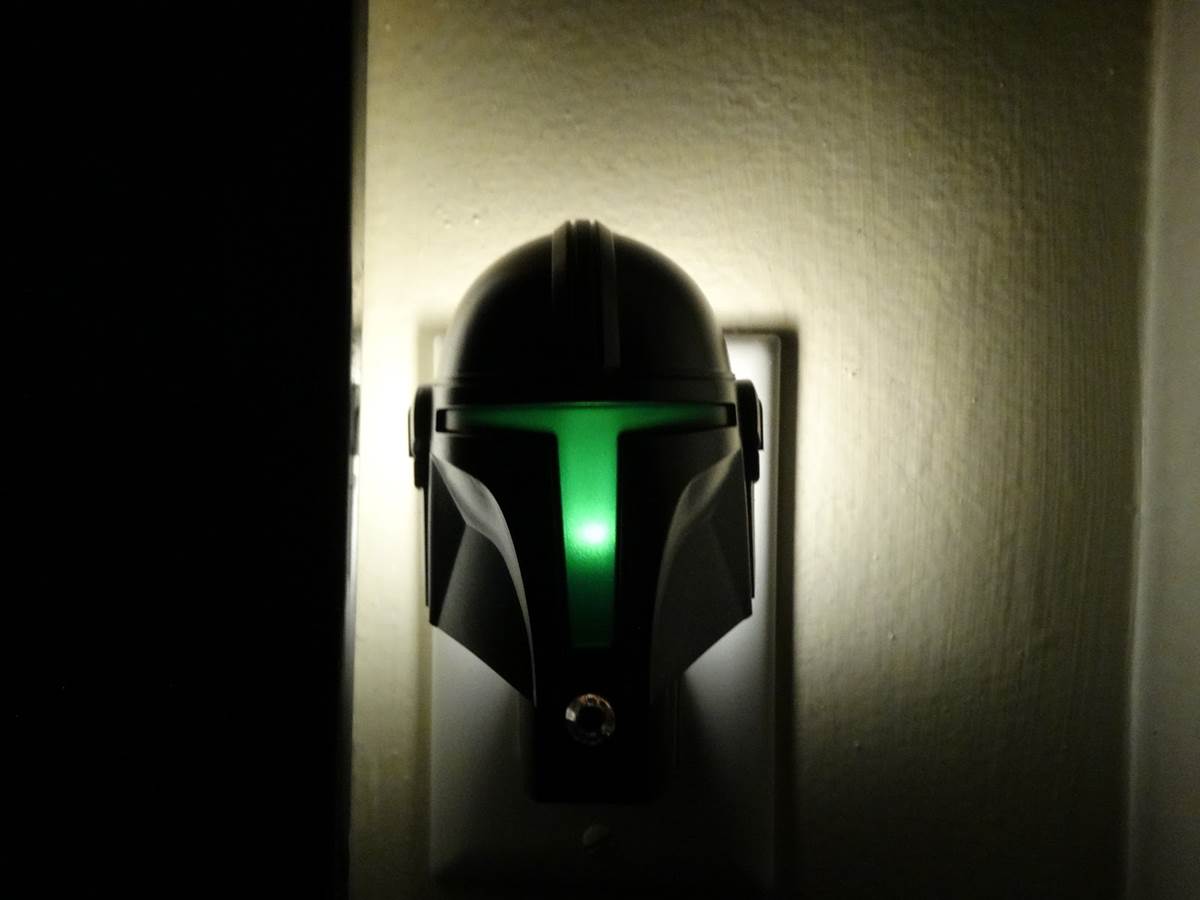 Video Review: "The Mandalorian" Star Wars Nightlights from Jasco ...